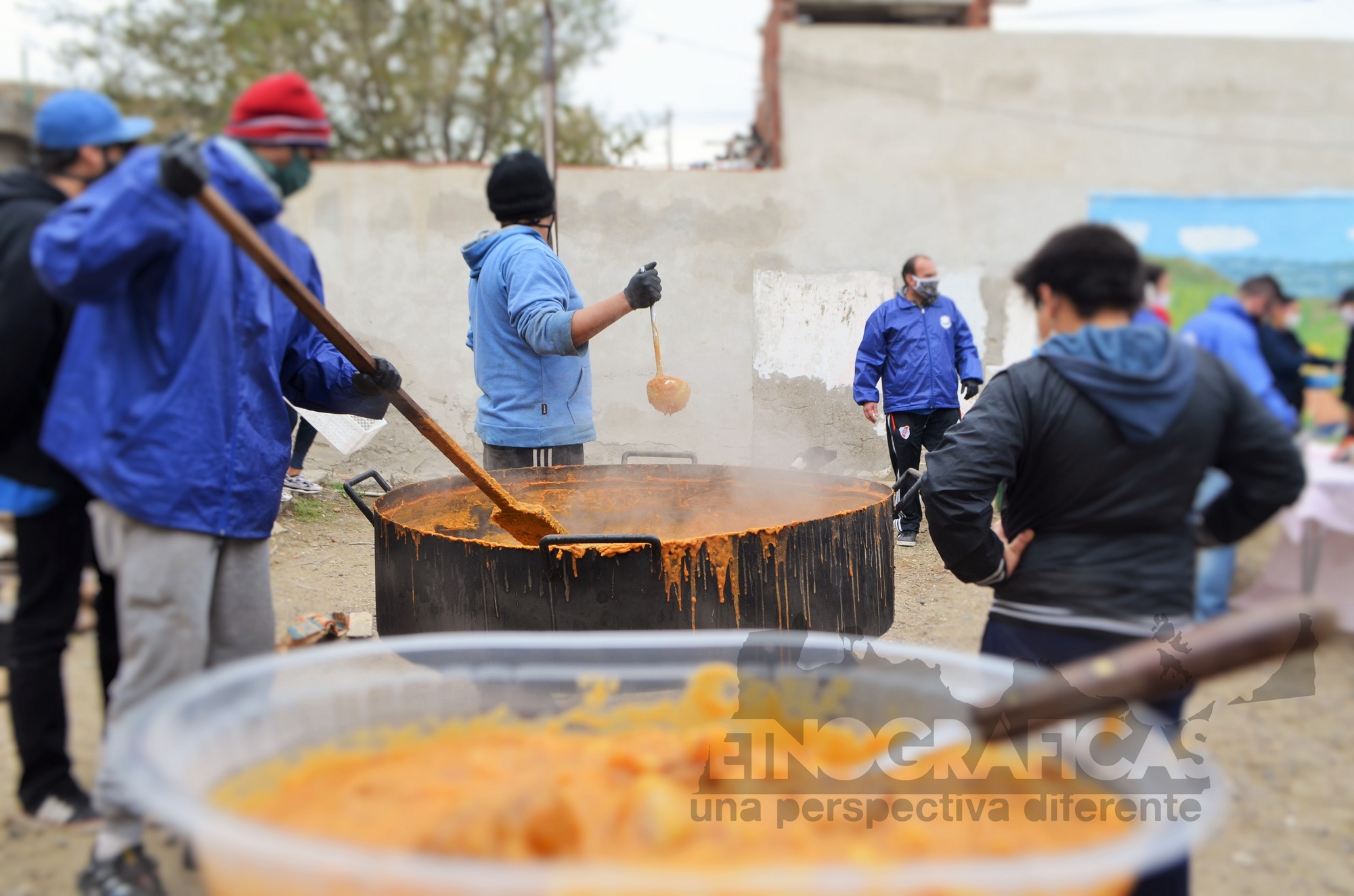 Manos solidarias, manos de esperanza en Caleta Olivia - Etnográficas